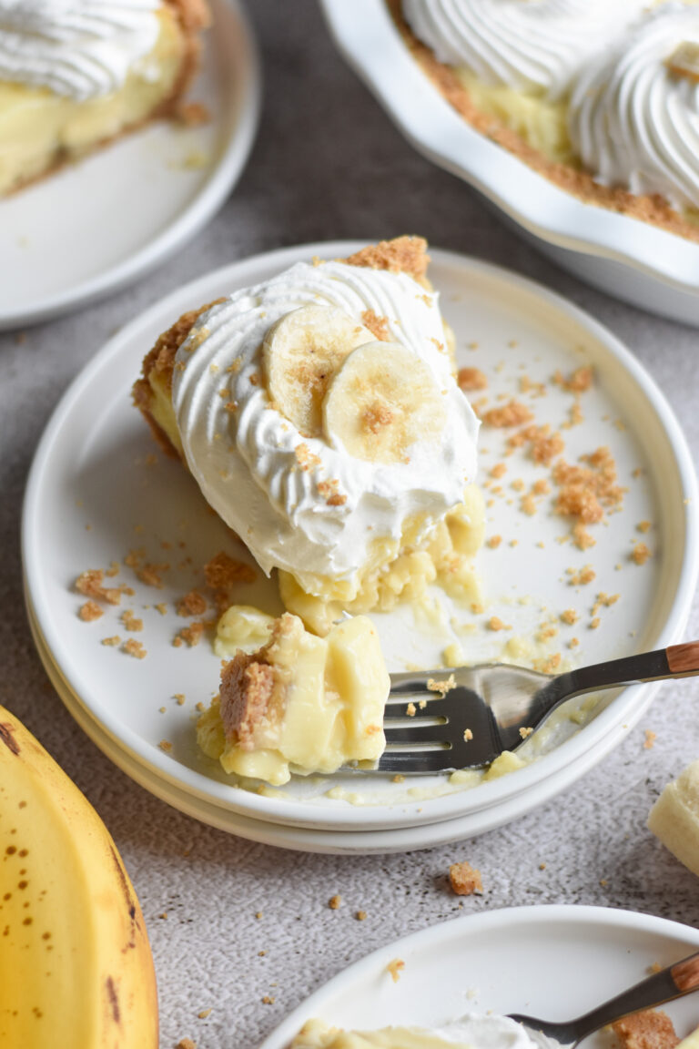 Banana Cream Pie with Graham Cracker Crust • Dance Around the Kitchen